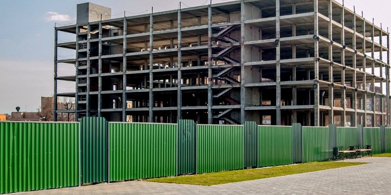 How to install construction fencing in compliance with regulations ...